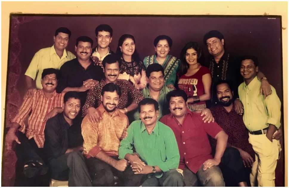 പഴയ സിനിമാല ടീം ; ഇന്ന് നമ്മളെ വിട്ടുപിരിഞ്ഞ ഇതിലെ താരത്തെ മനസ്സിലായോ ...